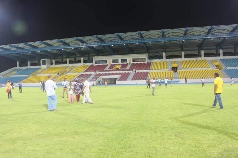 Le stade de Moroni-Malouzini bientôt inauguré, tout fonctionne ...